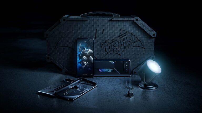 ROG Phone 6 Batman Edition Comes With A USB-powered Bat-Signal Projector!