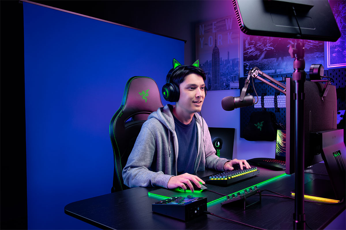 New Razer Gaming Headphones Revealed Along With A Blue Screen