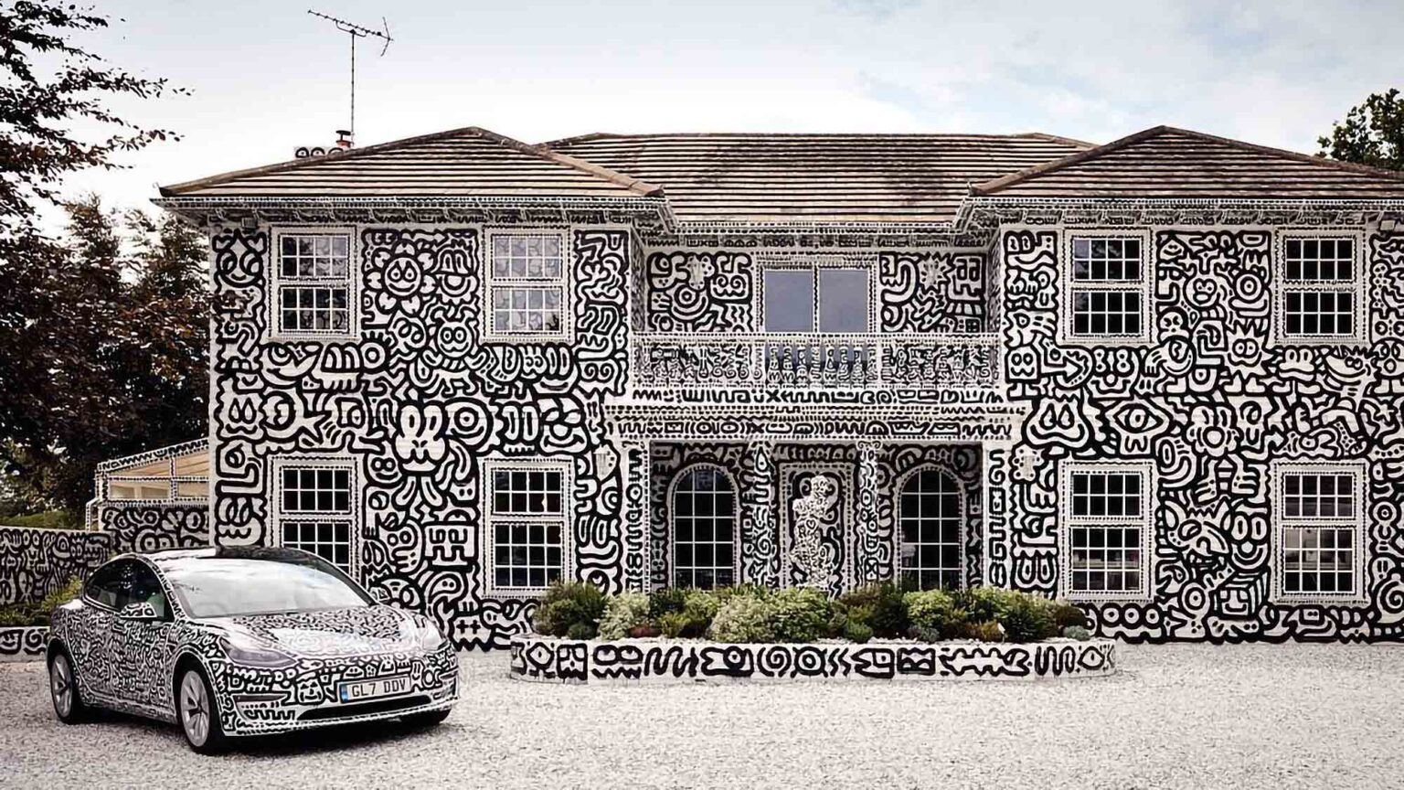 Meet The Artist Who Covered An Entire 12-room Mansion In Doodle