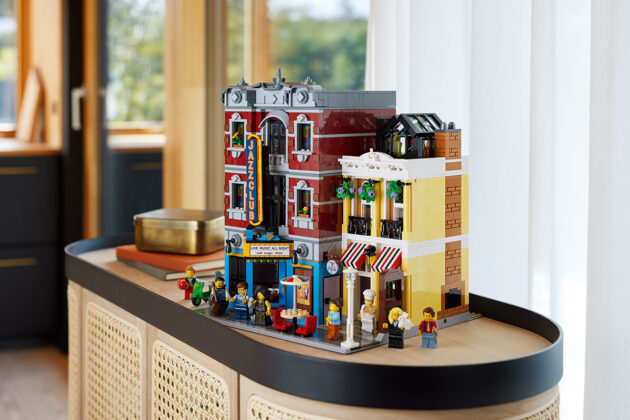 LEGO Icons Jazz Club (10312) Is Here To Jazz Up Your Modular Building ...