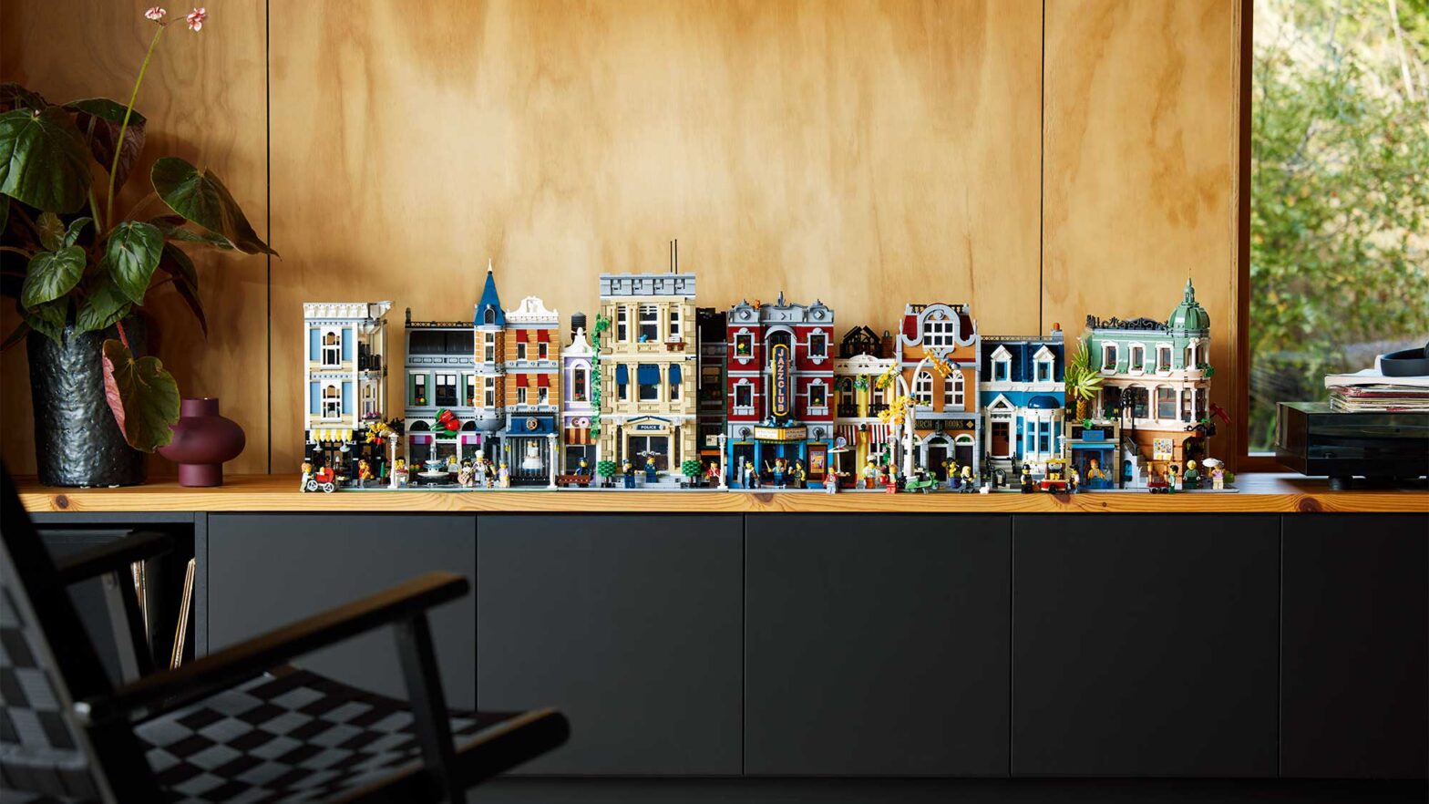 LEGO Icons Jazz Club (10312) Is Here To Jazz Up Your Modular Building ...