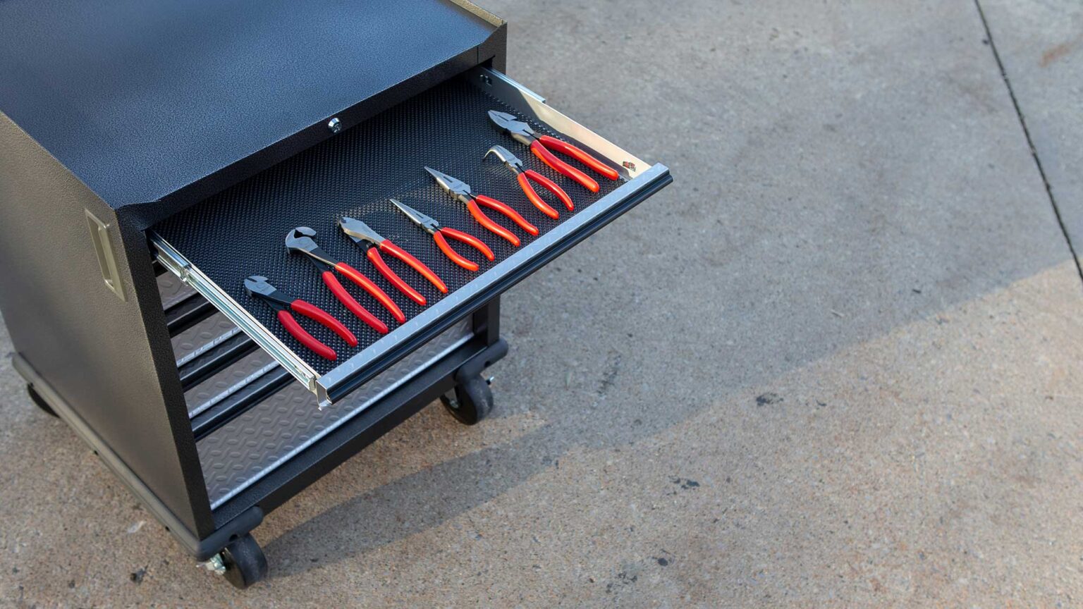 5 Tips For Choosing The Best Tool Cart For Your Workshop
