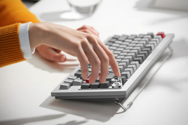 OnePlus’ First Keyboard Has A Customizable Rotary Dial And A Slider ...