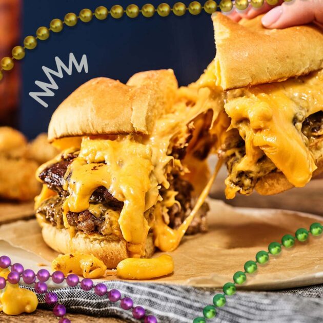 Smashburger S’mac & Cheese Burger: Mac & Cheese Got Smashed!