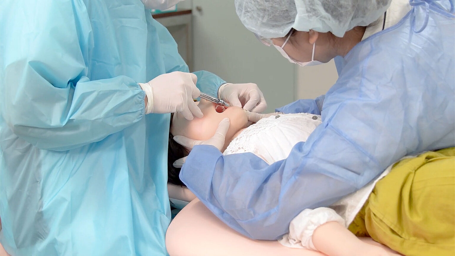 This Child Robot Lets Dental Students Practice Handling Struggling ...