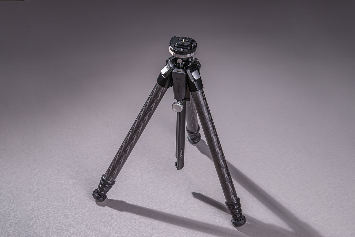 Benro Theta: Camera Tripod Goes High-tech With Auto-Leveling
