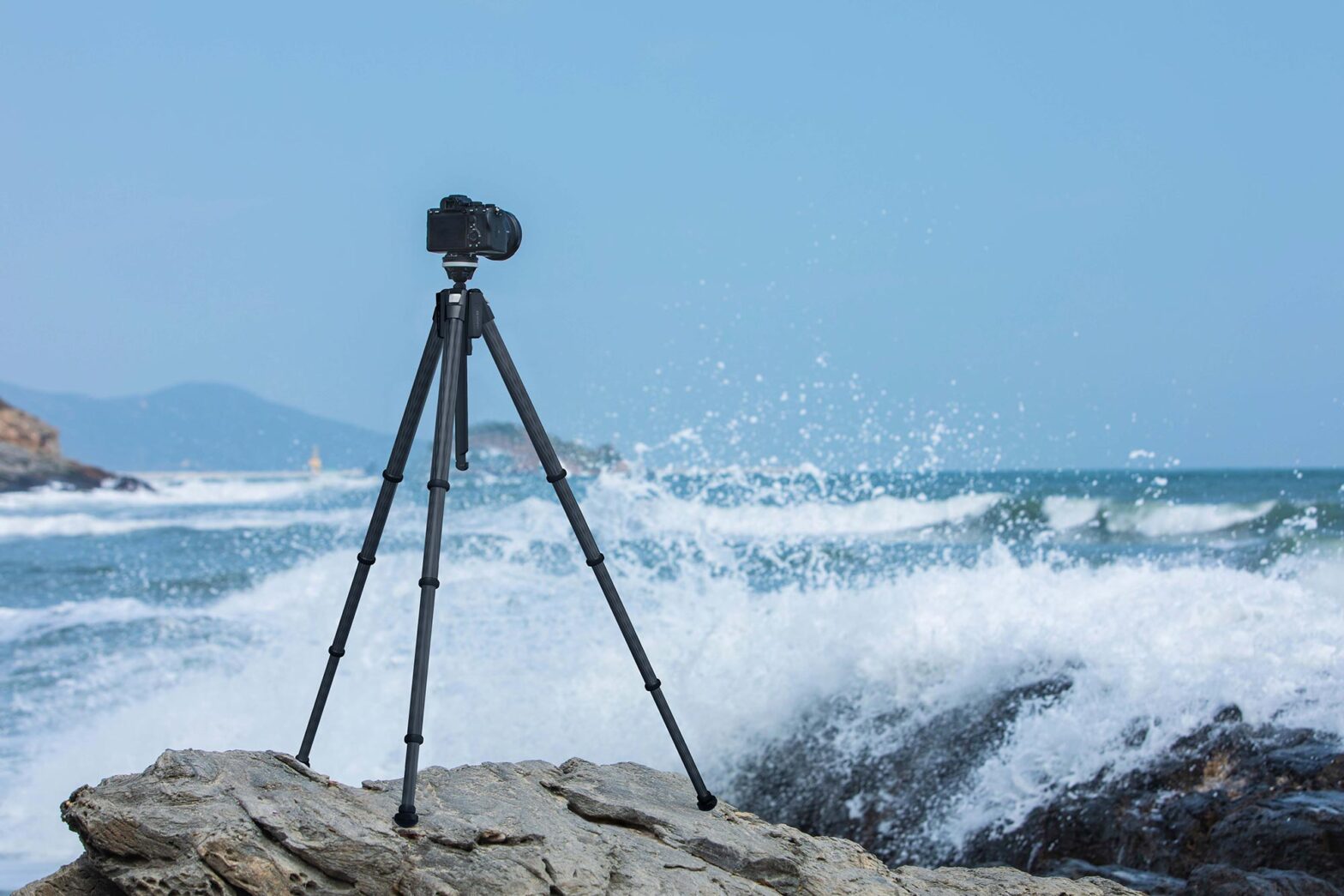 Benro Theta: Camera Tripod Goes High-tech With Auto-Leveling