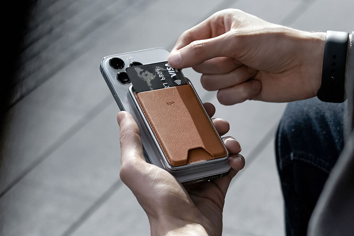 This HaloLock Power Bank Wallet, The World’s First MagSafe Power Bank ...