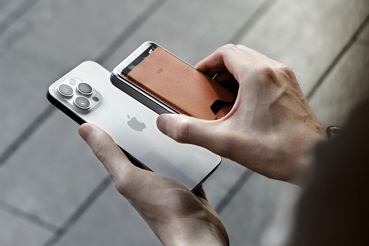 This HaloLock Power Bank Wallet, The World’s First MagSafe Power Bank ...