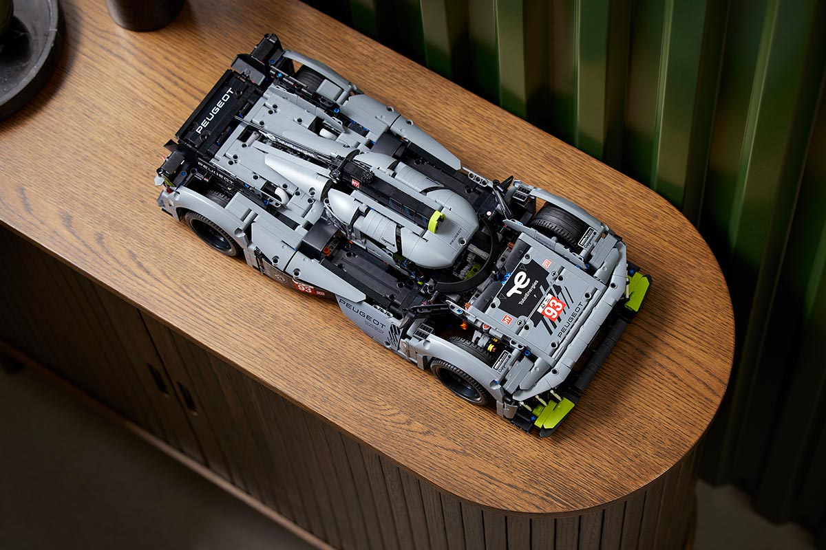 LEGO Technic PEUGEOT 9X8 24H Le Mans Hybrid Hypercar Has Glow-In-The ...