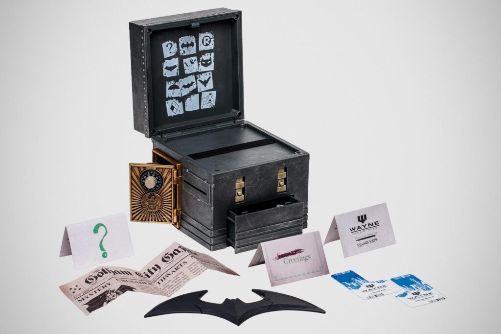 McFarlane Toys The Riddler: Puzzle Box By Edward Nygma: A 1:1 Batarang ...