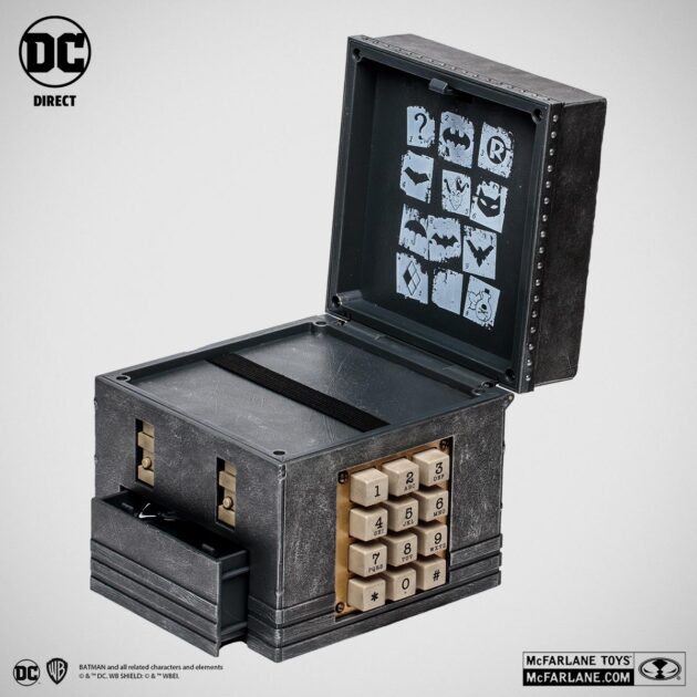 McFarlane Toys The Riddler: Puzzle Box By Edward Nygma: A 1:1 Batarang ...