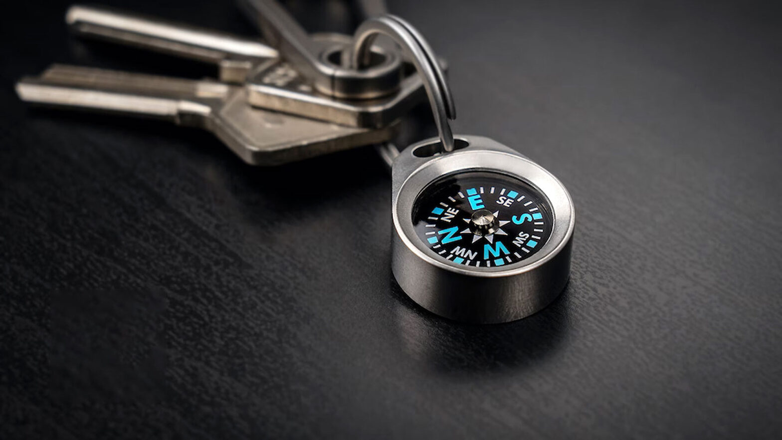 Path-22 Is An Interchangeable Coin-sized Compass That Can Clip Onto ...