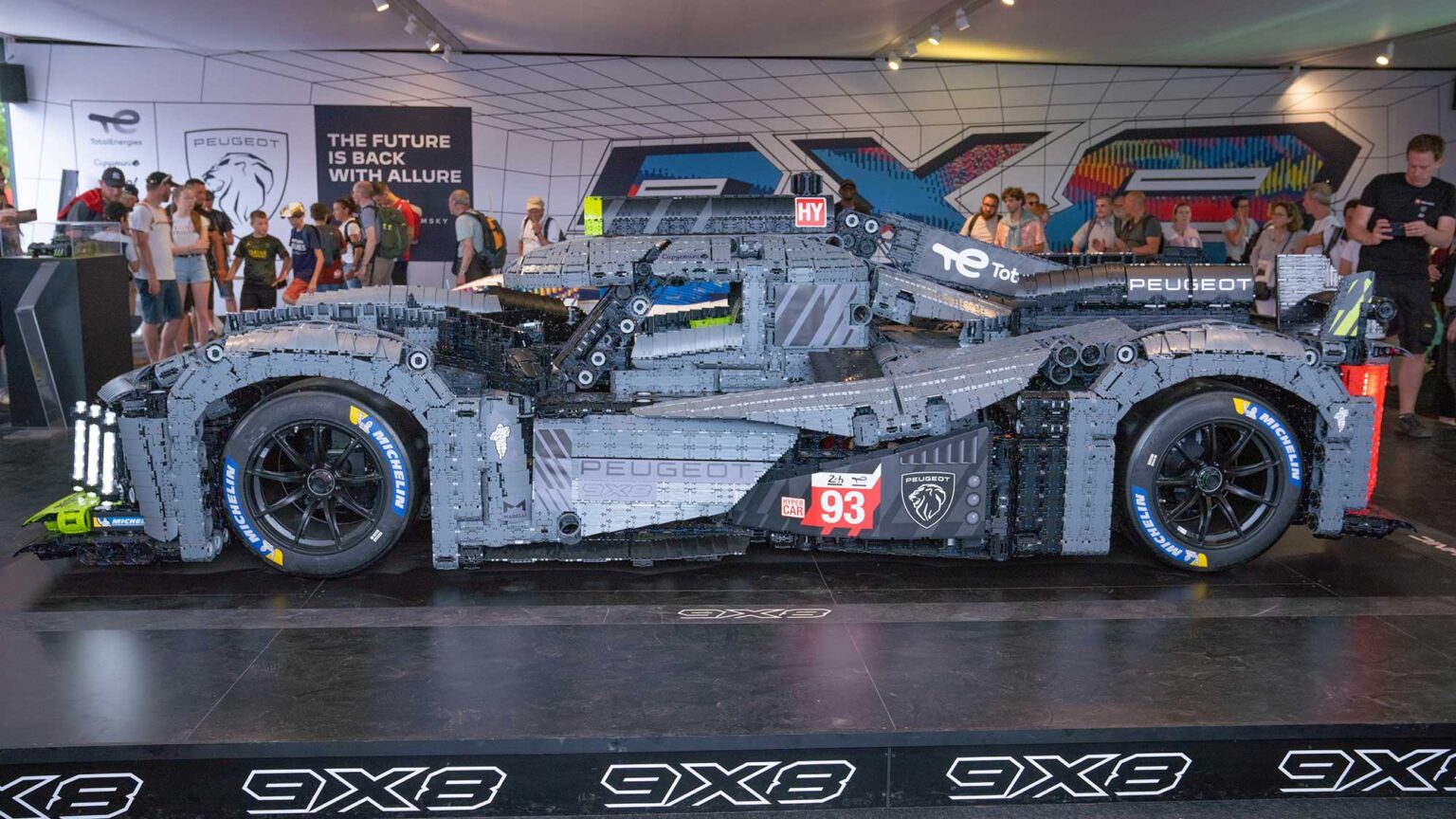 LEGO Built A 11:1 Scale LEGO Technic PEUGEOT 9x8 24H Le Mans Hybrid ...
