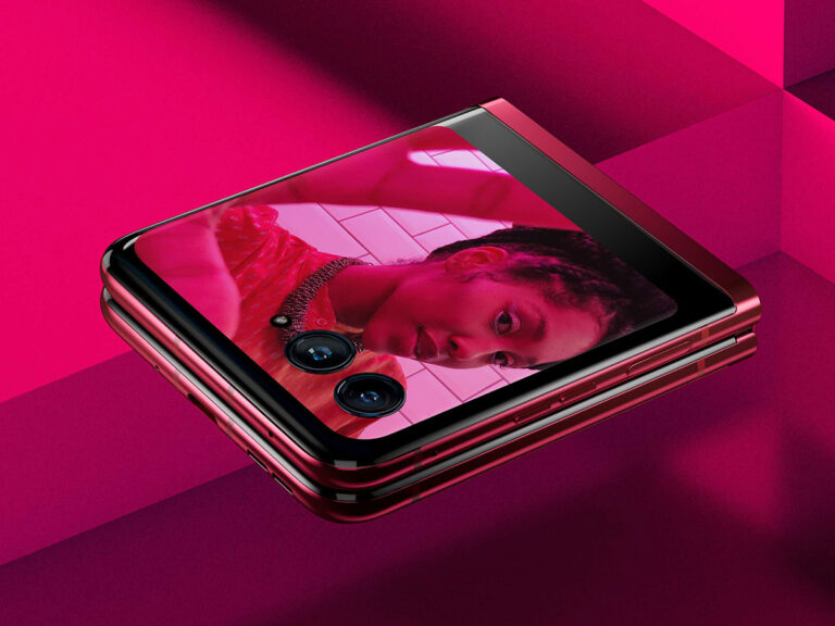 Motorola Moto Razr 40 Ultra Folding Phone: Almost The Entire Front Is ...