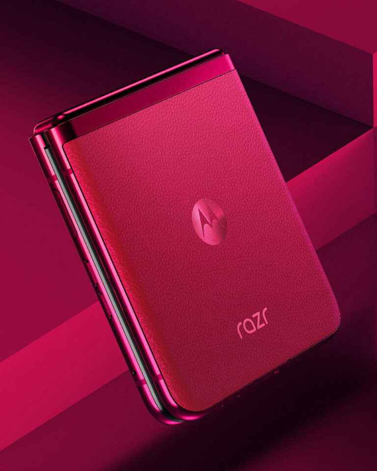 Motorola Moto Razr 40 Ultra Folding Phone: Almost The Entire Front Is ...