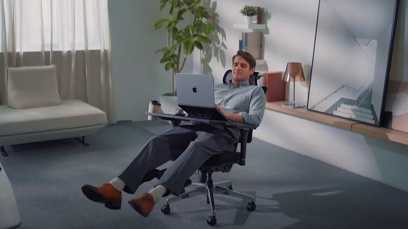 Newtral MagicH Home Office Chair Has “Auto-follow” Backrest And Headrest