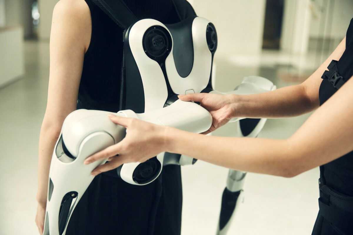 Fancy Becoming A Cyborg With Multiple Arms? Well, Here’s Jizai Arms For ...