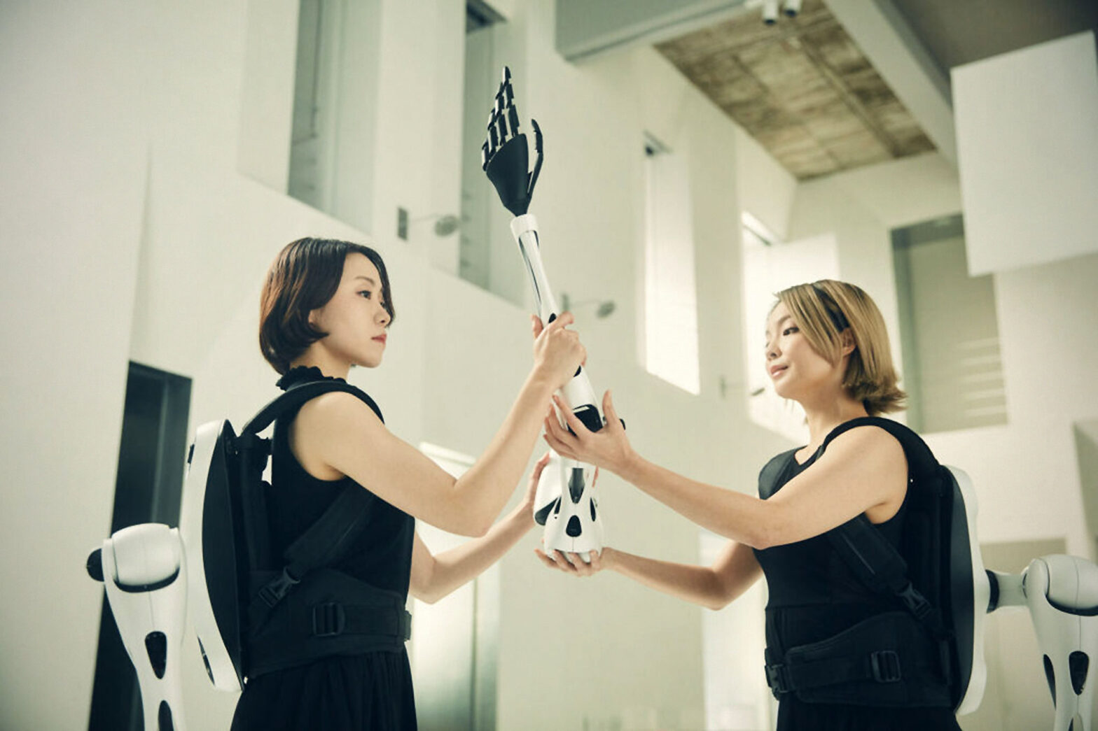 Fancy Becoming A Cyborg With Multiple Arms? Well, Here’s Jizai Arms For ...