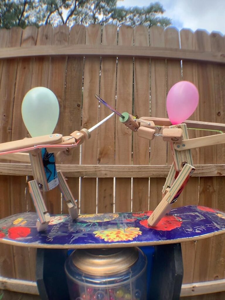 Block’em Pop’em Woodbots: Analog One-To-One Arcade Fighting Toy