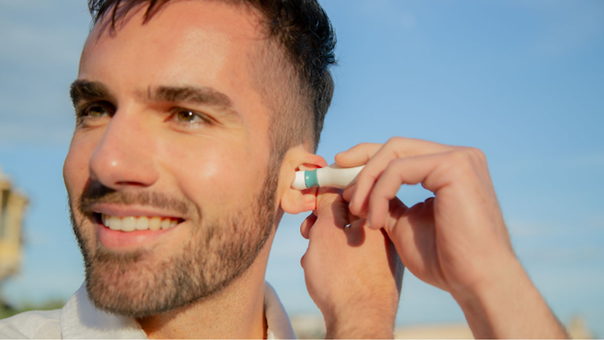 EarBuddy Uses An Inflatable Bulb To Remove Wax, Dirt, Grime, Water, And ...