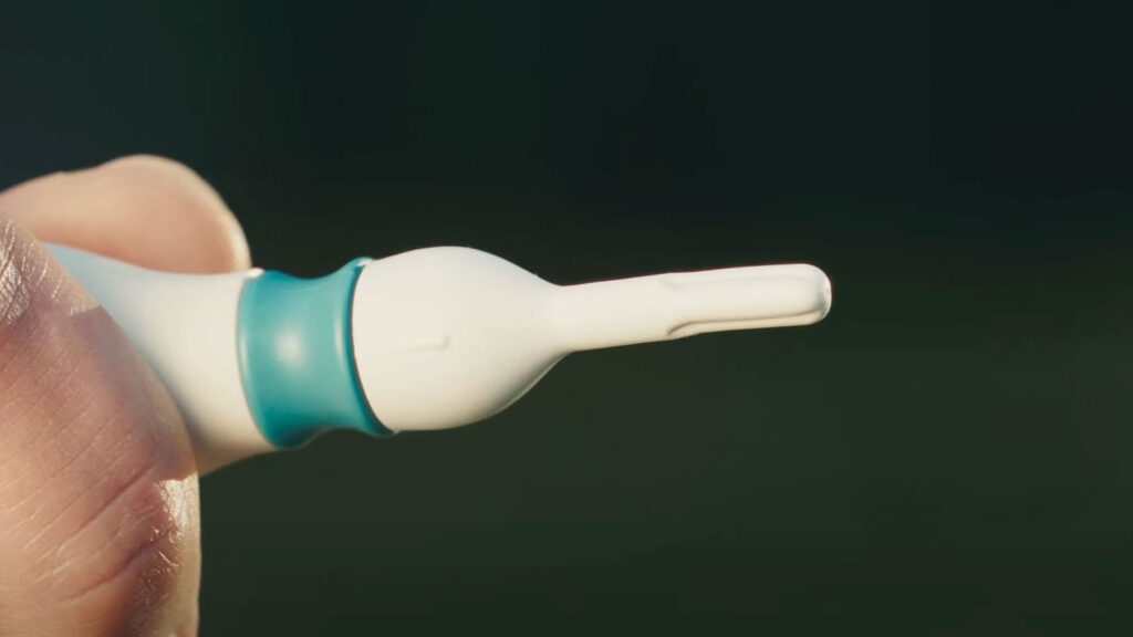EarBuddy Uses An Inflatable Bulb To Remove Wax, Dirt, Grime, Water, And ...