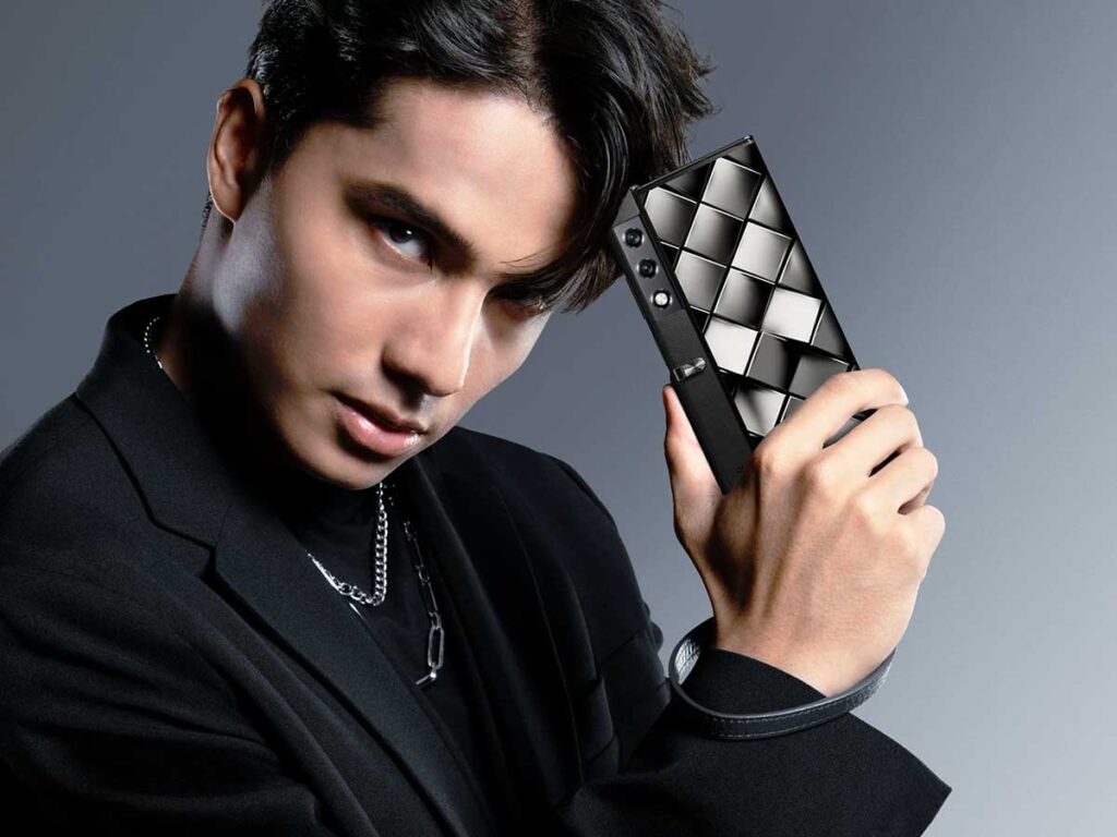 Honor V Purse Folding Smartphone Is Marketed As, Ermmm, Purse? And It’s ...