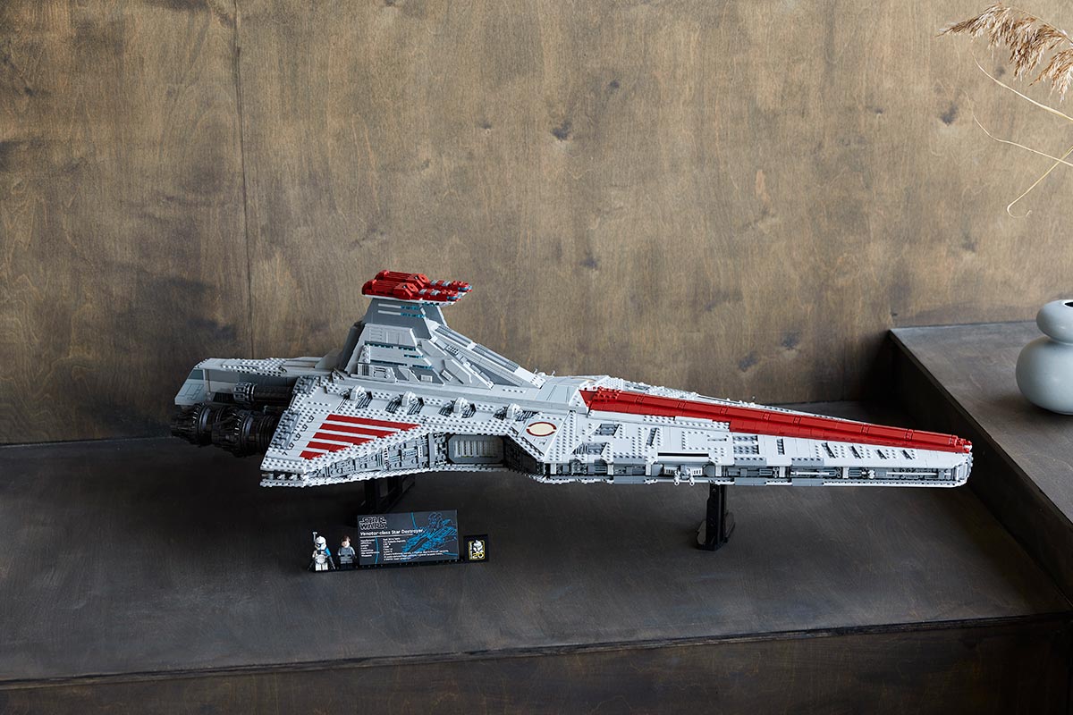 LEGO Star Wars Venator-Class Republic Attack Cruiser (75367) Revealed!