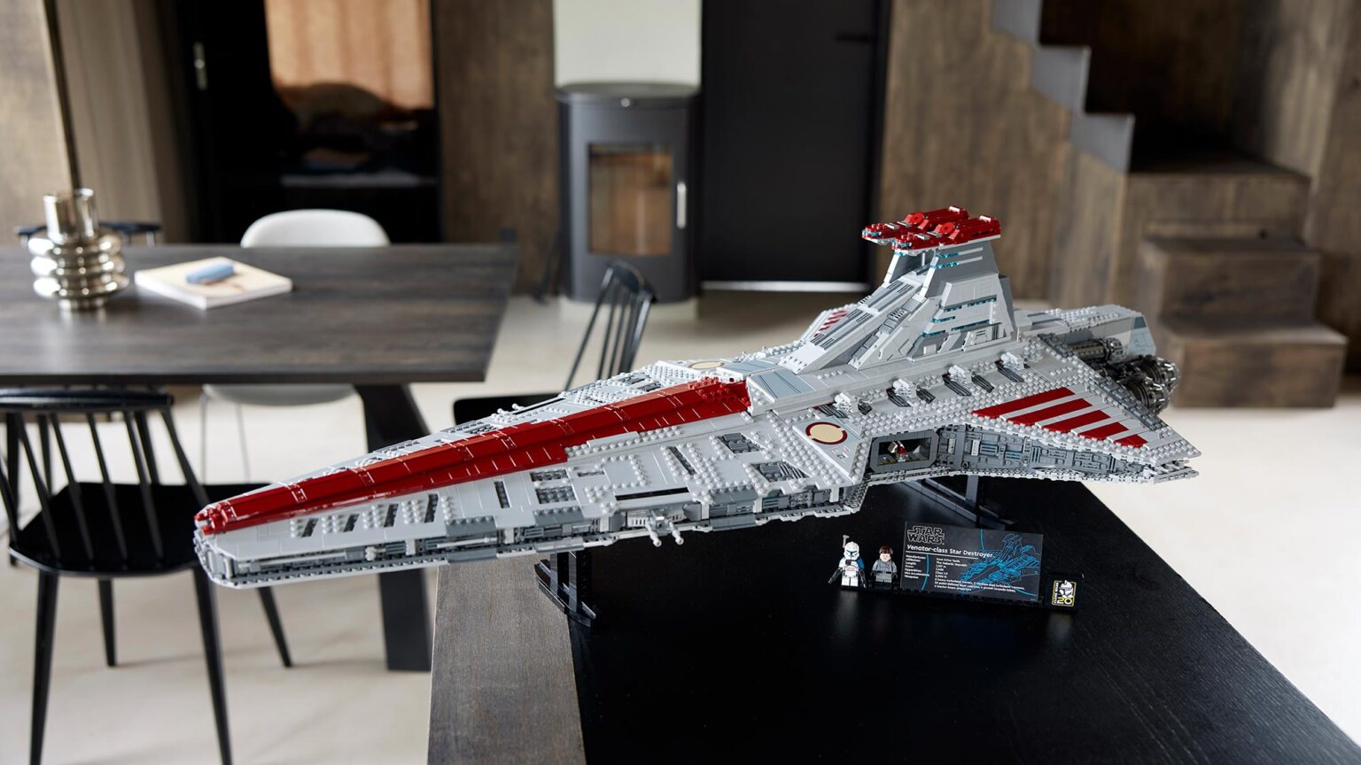 LEGO Star Wars Venator-Class Republic Attack Cruiser (75367) Revealed!