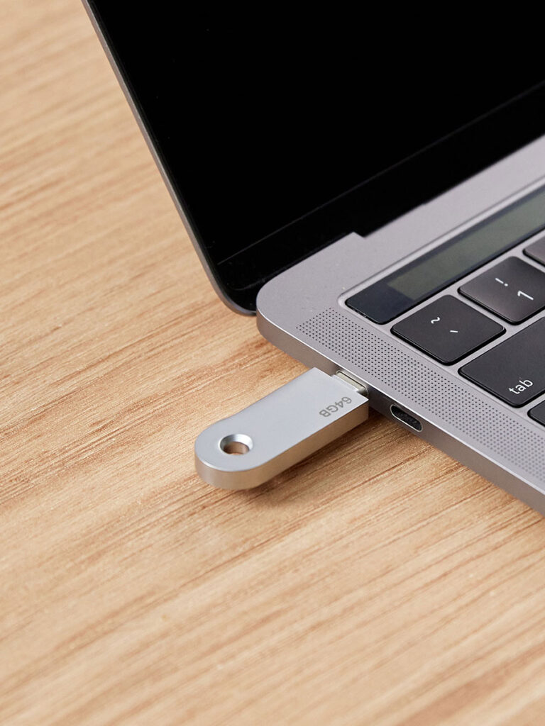 Orbitkey USB-C 64 GB: A Super Sleek And Slim USB Flash Drive That Fits ...