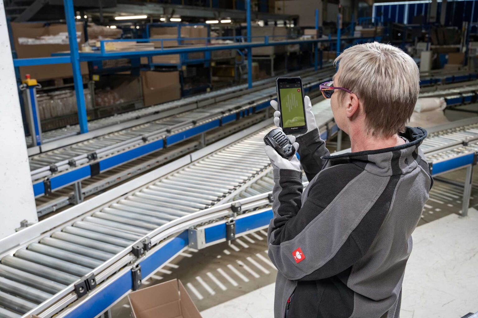 RugGear RG880 Rugged LTE Smartphone: It Has A Removable Battery And Is ...