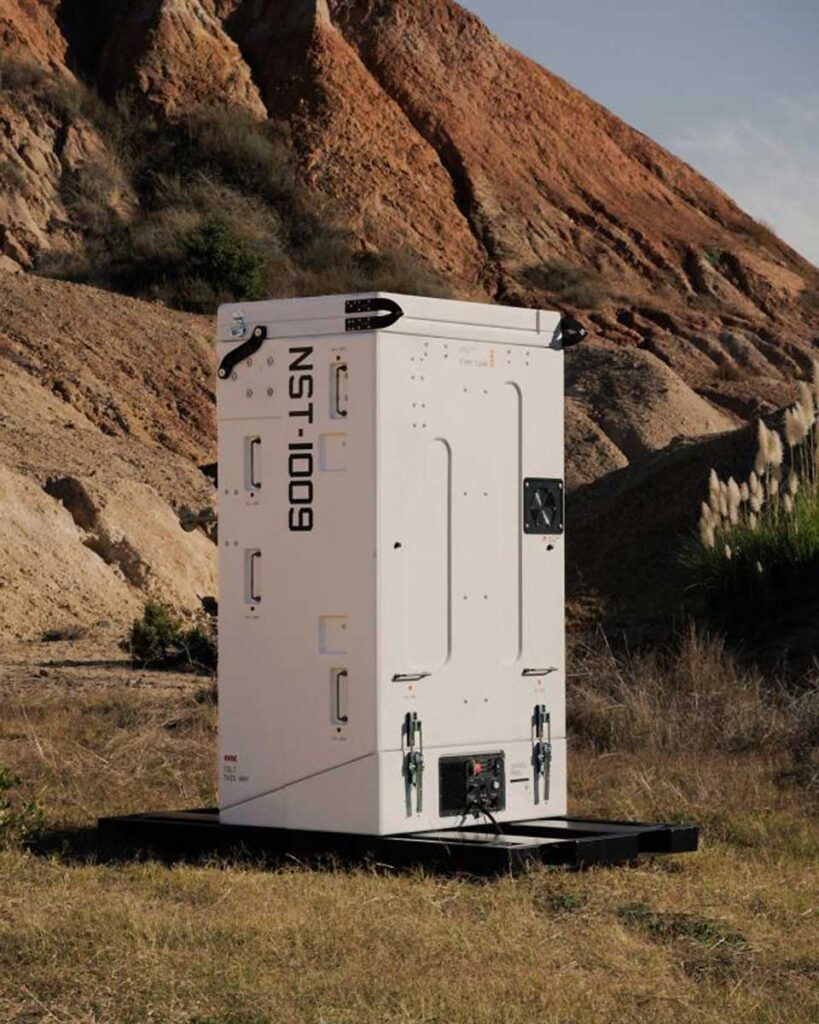 Anduril Roadrunner Twin-Turbojet VTOL Autonomous Air Vehicle: Anti-Air ...