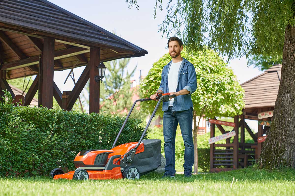 Top 6 Tools And Equipment You Should Have To Maintain Your Outdoor Space