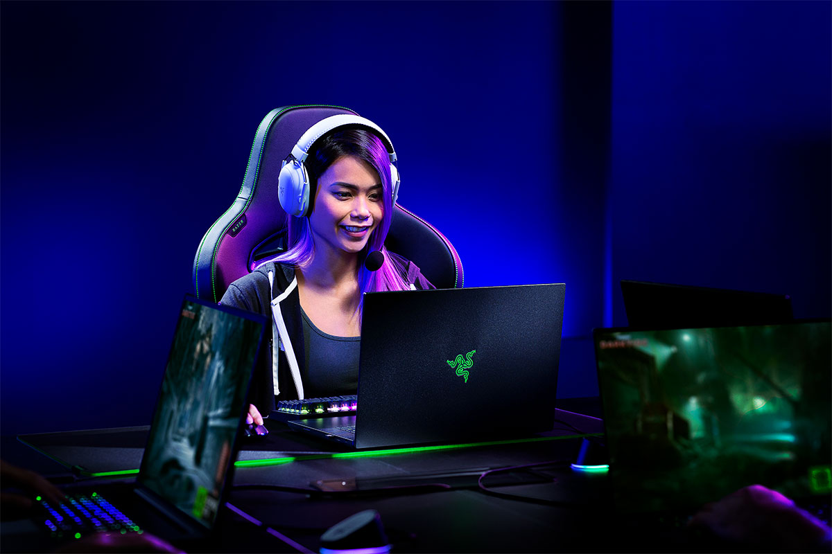 2024 Razer Blade 16 Gaming Laptop Is Rocking The World-First OLED 240 ...