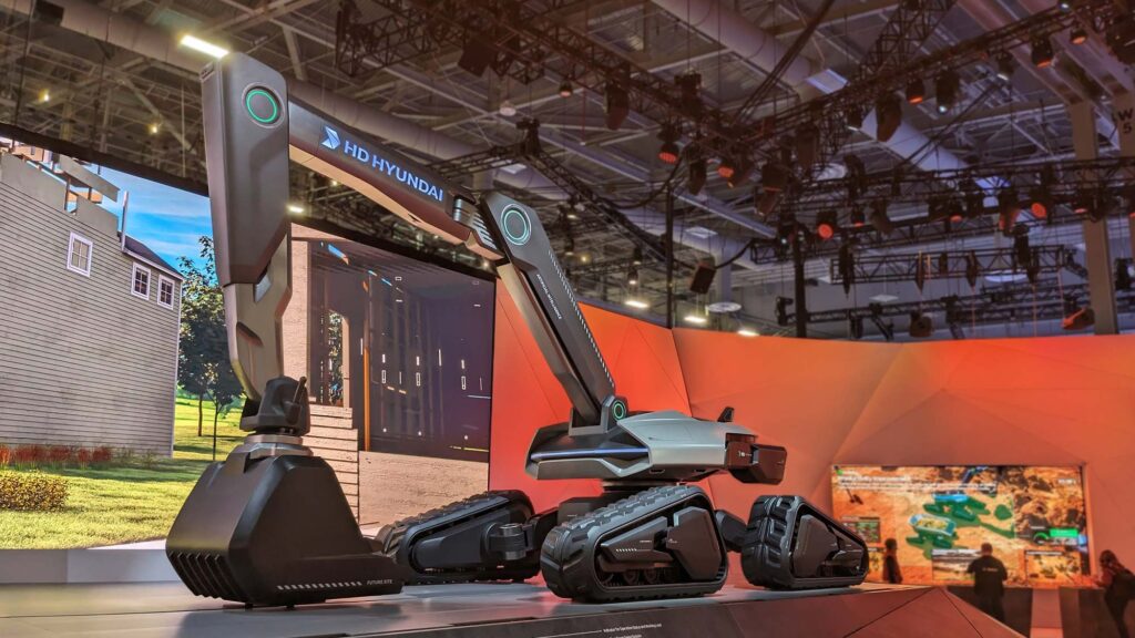 HD Hyundai Xite Innovation At CES 2024 Includes A Futuristic Cabless ...