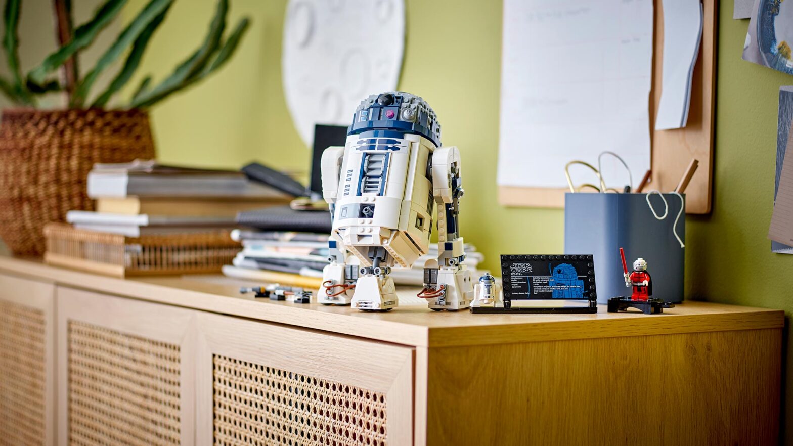 LEGO Celebrates 25 Years Of Collab With Star Wars With Awesome Midi ...