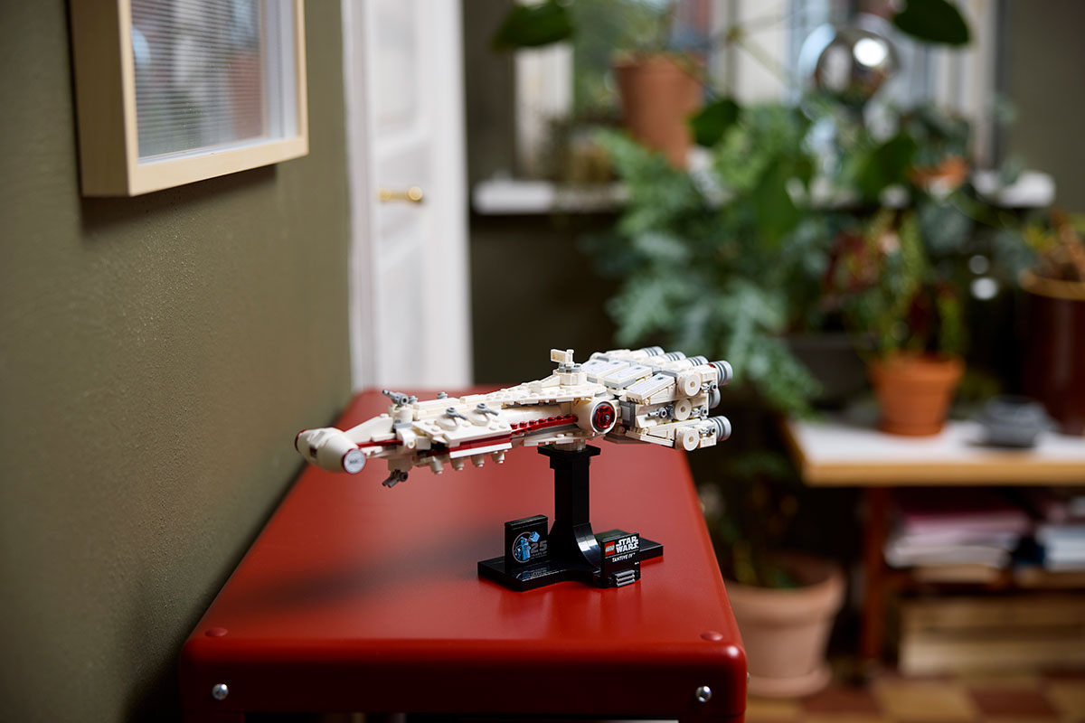 LEGO Celebrates 25 Years Of Collab With Star Wars With Awesome Midi ...