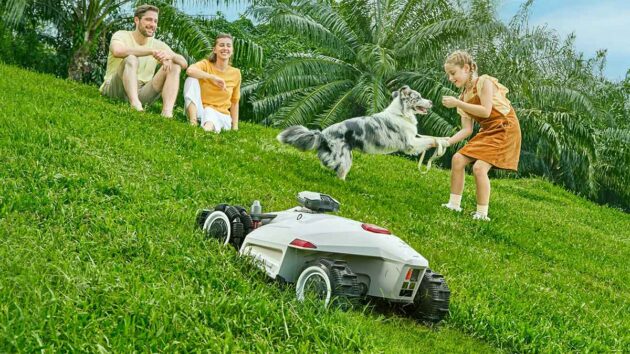 MAMMOTION LUBA 2 AWD Series Robotic Mower: Built For The Uneven Lawn