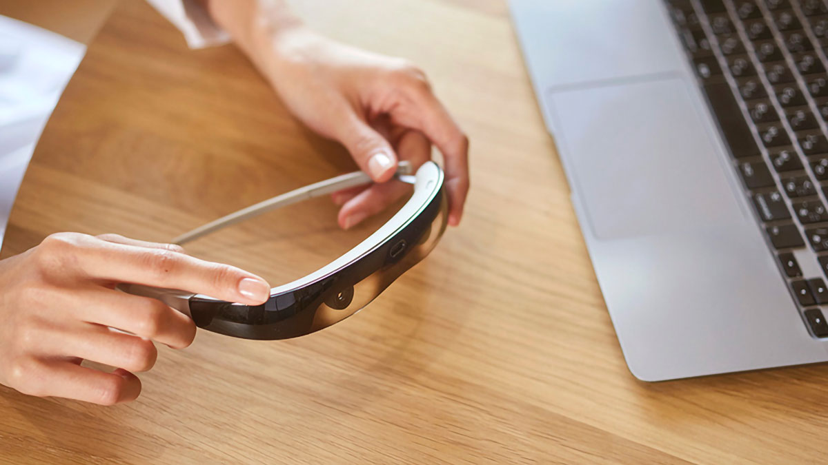 ViXion 01 Auto-Focus Eyewear: One Step Closer To Having Bionic Eyes!