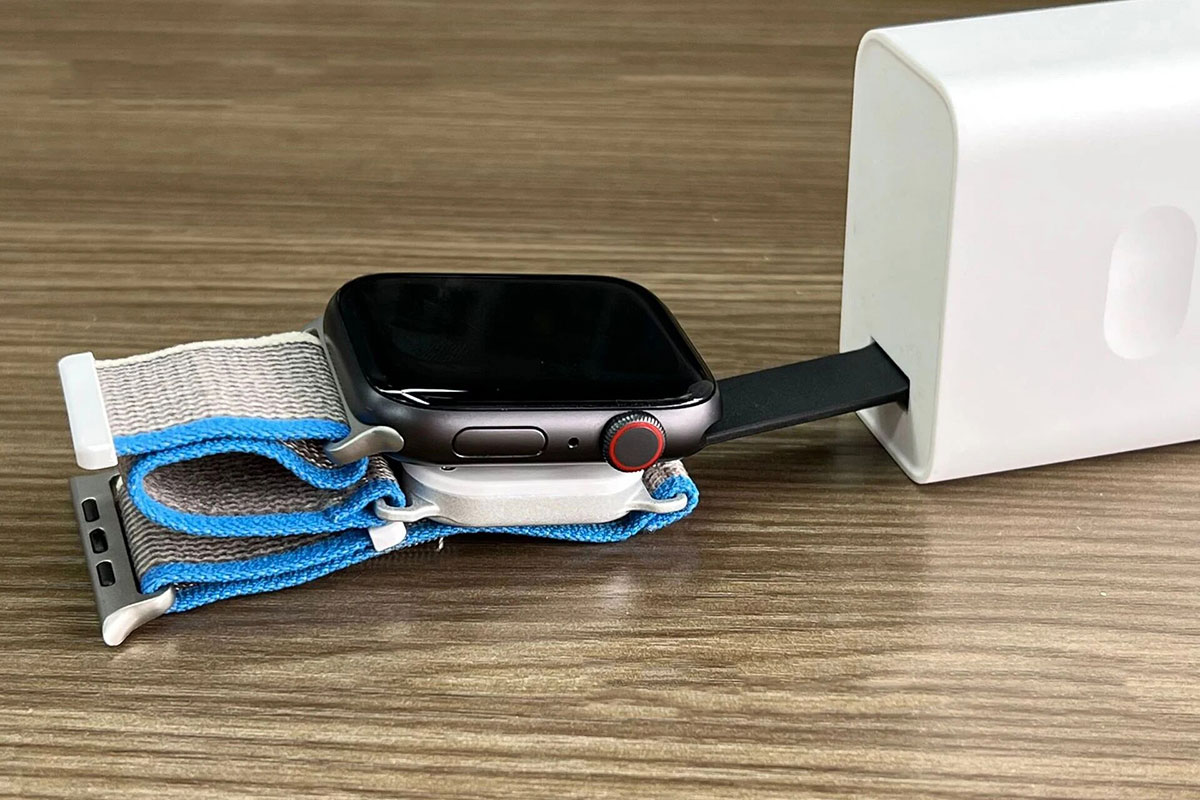 One Less Thing To Bring: Watch Band With Magnetic Wireless Charger For ...