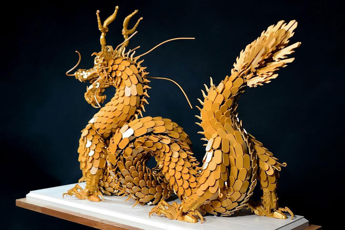 This Golden LEGO Dragon Build By Donny Chen Has 1,300 Oval Tiles For ...