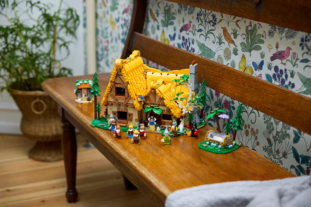 LEGO Snow White and the Seven Dwarfs’ Cottage (43242): It’s The 1937 ...