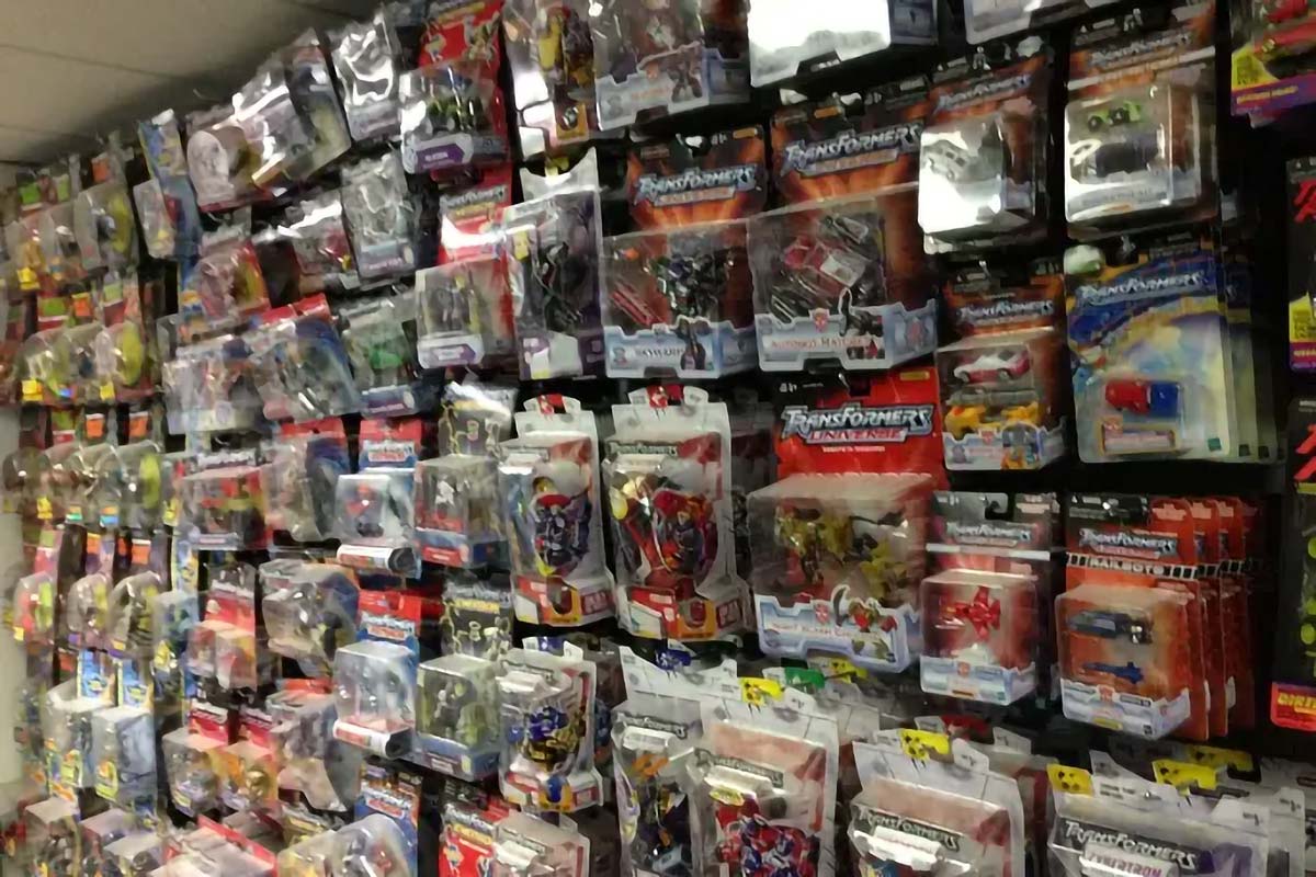 World’s Largest Collection of Transformers Memorabilia Has 10,568 Items ...