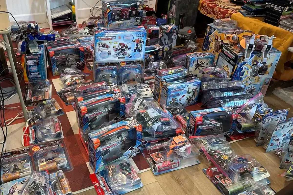 World’s Largest Collection of Transformers Memorabilia Has 10,568 Items ...