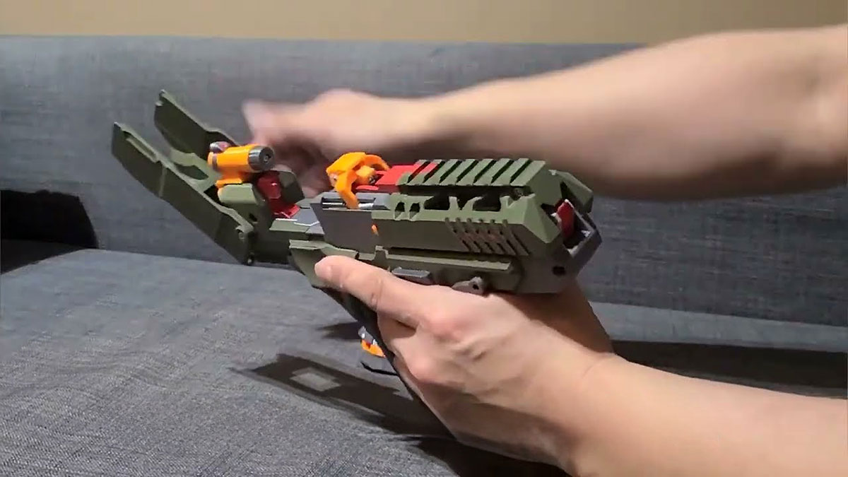 Check Out This Futuristic, Halo-style Auto Spring Airsoft Gun That Also Shoots Foam Darts