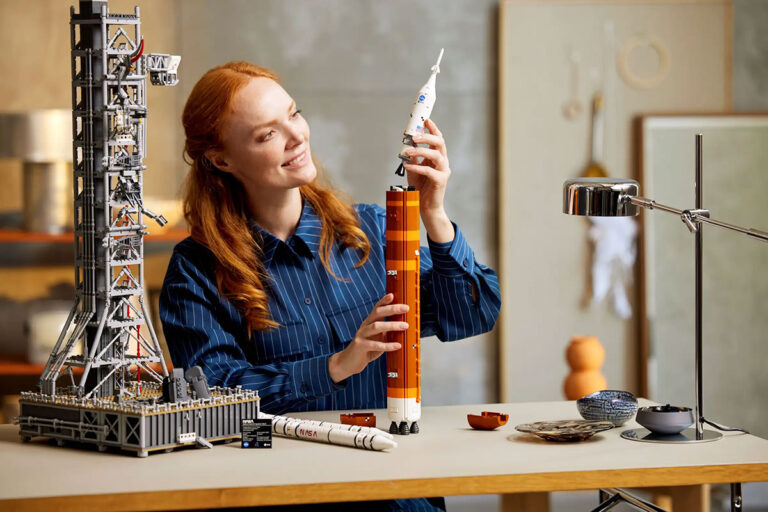 LEGO Icons NASA Artemis Space Launch System (10341): The Artemis SLS ...