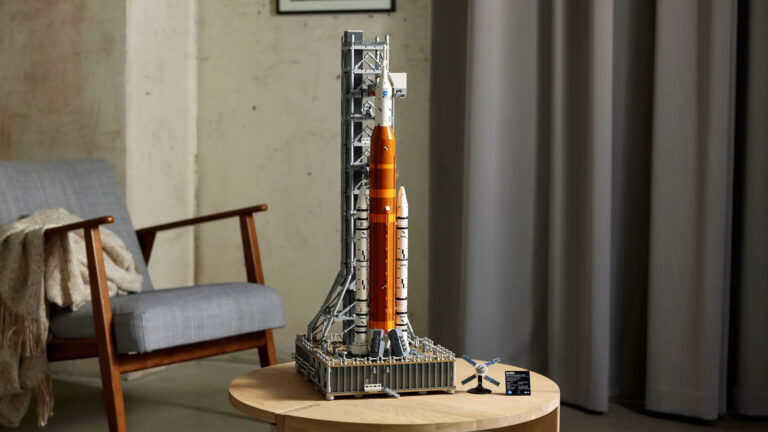 LEGO Icons NASA Artemis Space Launch System (10341): The Artemis SLS ...