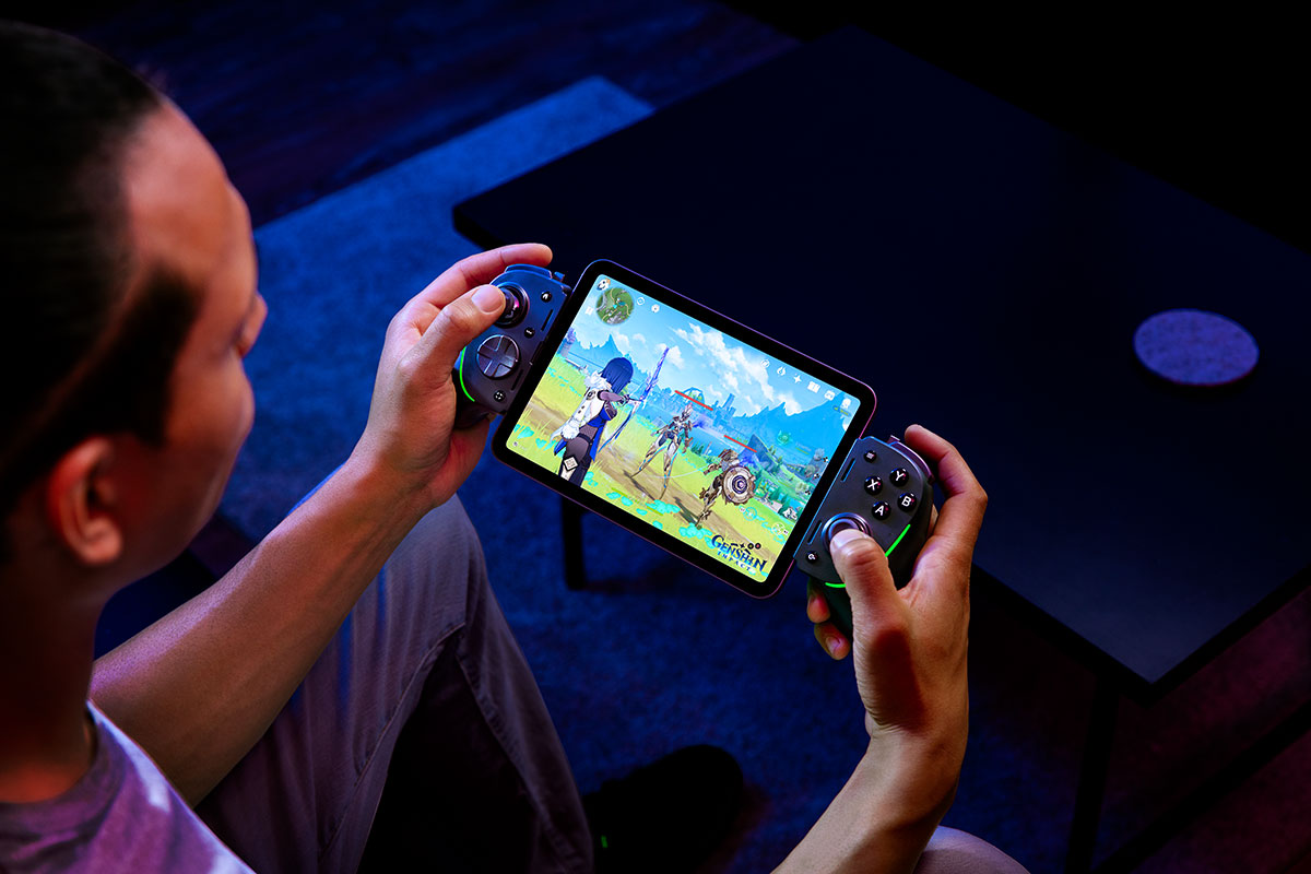 Razer Kishi Ultra USB Gaming Controller: Kishi Goes Big, Fits 8-inch ...