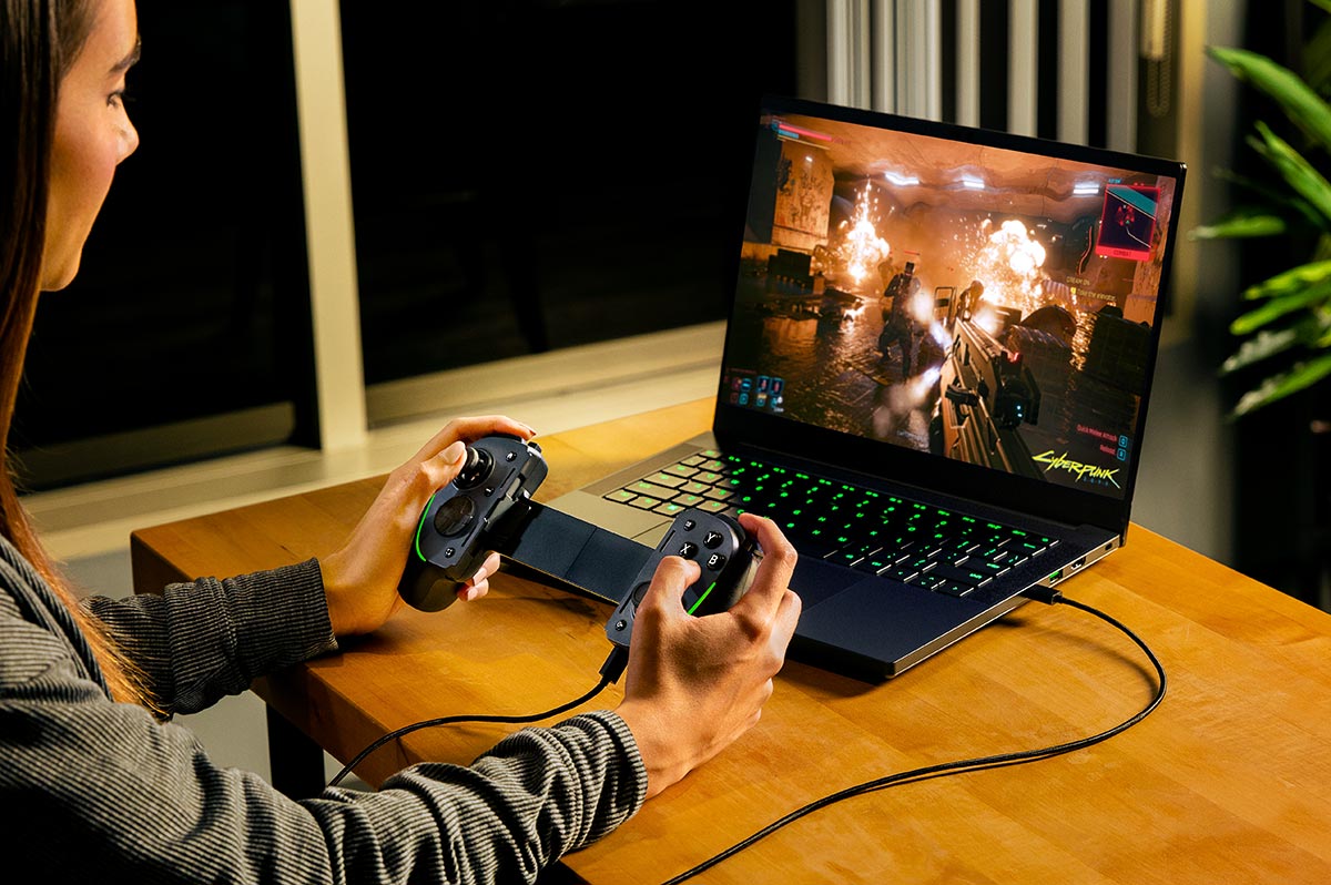Razer Kishi Ultra USB Gaming Controller: Kishi Goes Big, Fits 8-inch ...