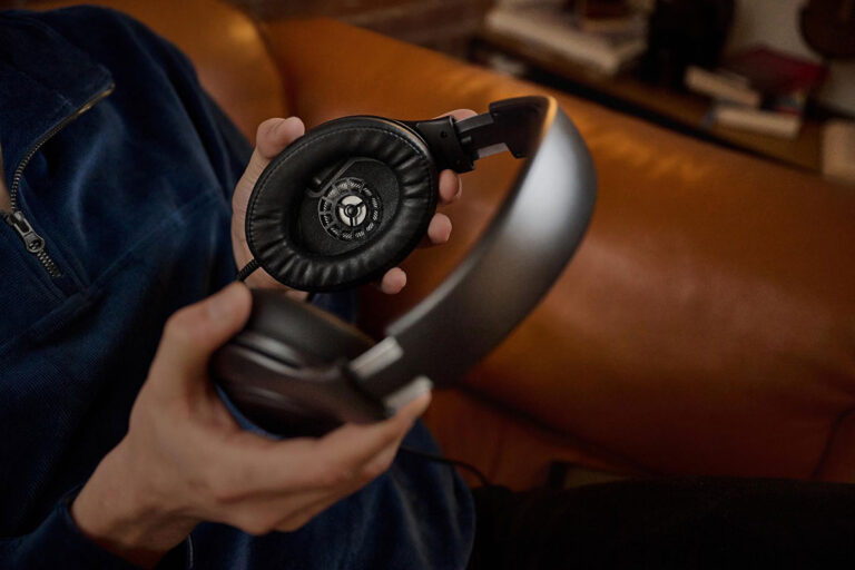 Sennheiser HD 620S Closed Headphone: Wired Audiophile Cans With ...